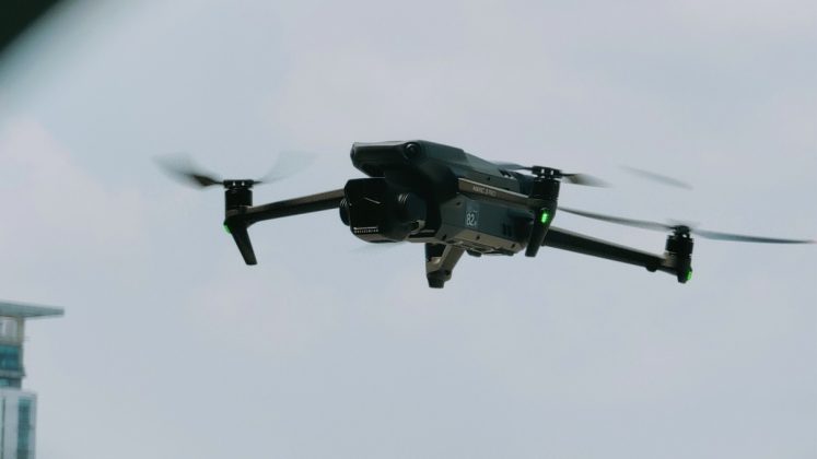 DJI Mavic 3 Pro, Drone dengan Triple Camera System